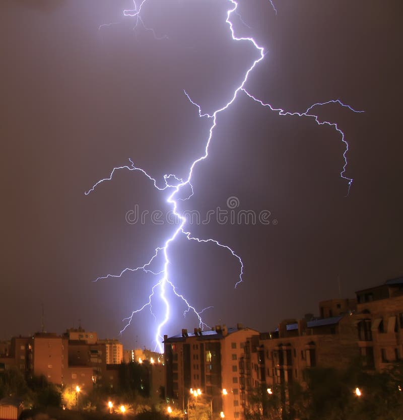 Trueno imagen de archivo. Imagen de tempestuoso, control - 11170843