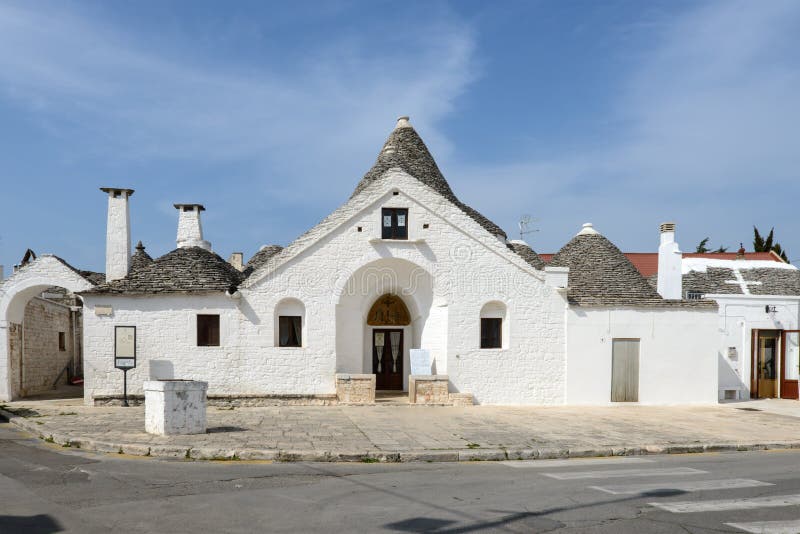 Trullo Sovrano In Alberobello, Apulia, Italy Stock Photo - Image of architecture, white: 26342412