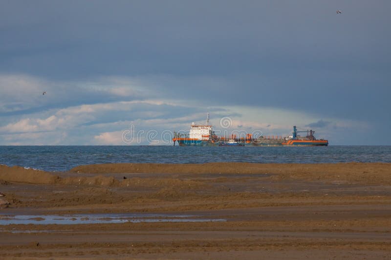 TSHD Oranje stock photo. Image of occupation, mover, hopper - 12479538