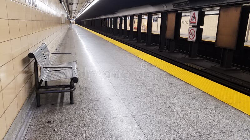 TTC subway station editorial photography. Image of track - 176712447