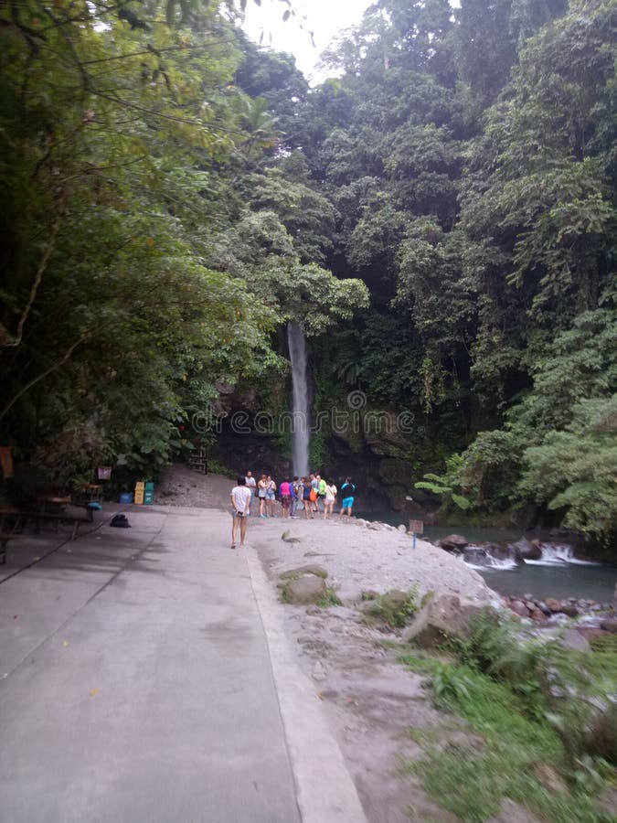 Tuasan Falls editorial photo. Image of bonding, camiguin - 122918536