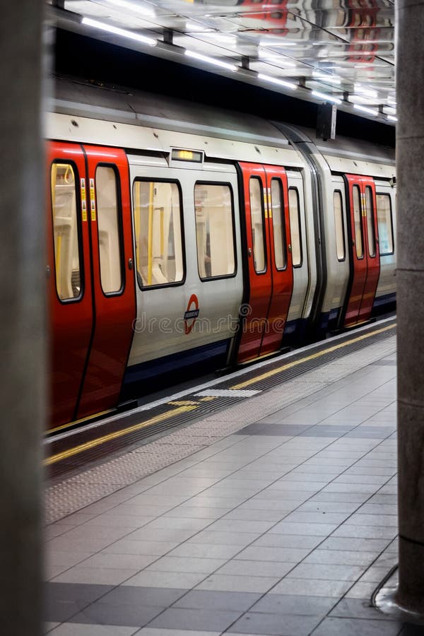 The Tube of London editorial image. Image of motion - 161159770