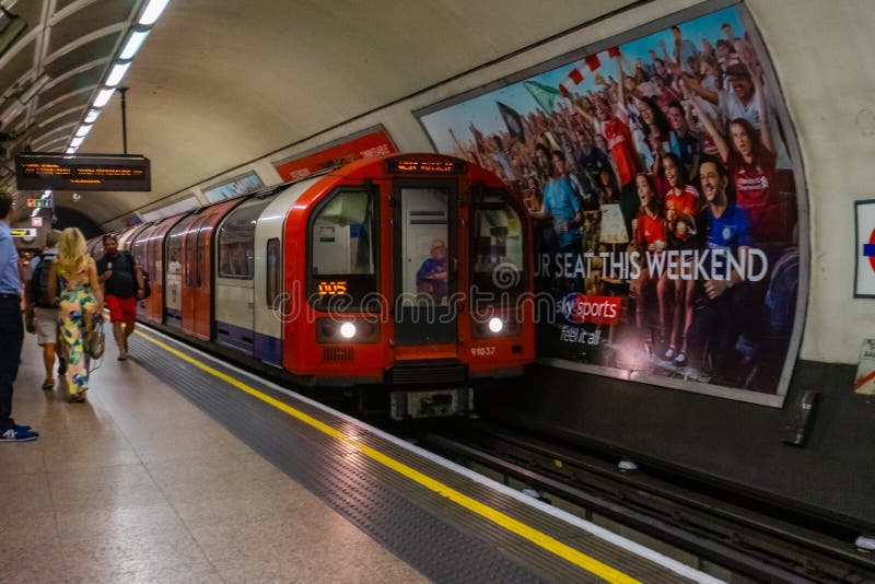 Tube in London, UK editorial image. Image of transport - 138565195
