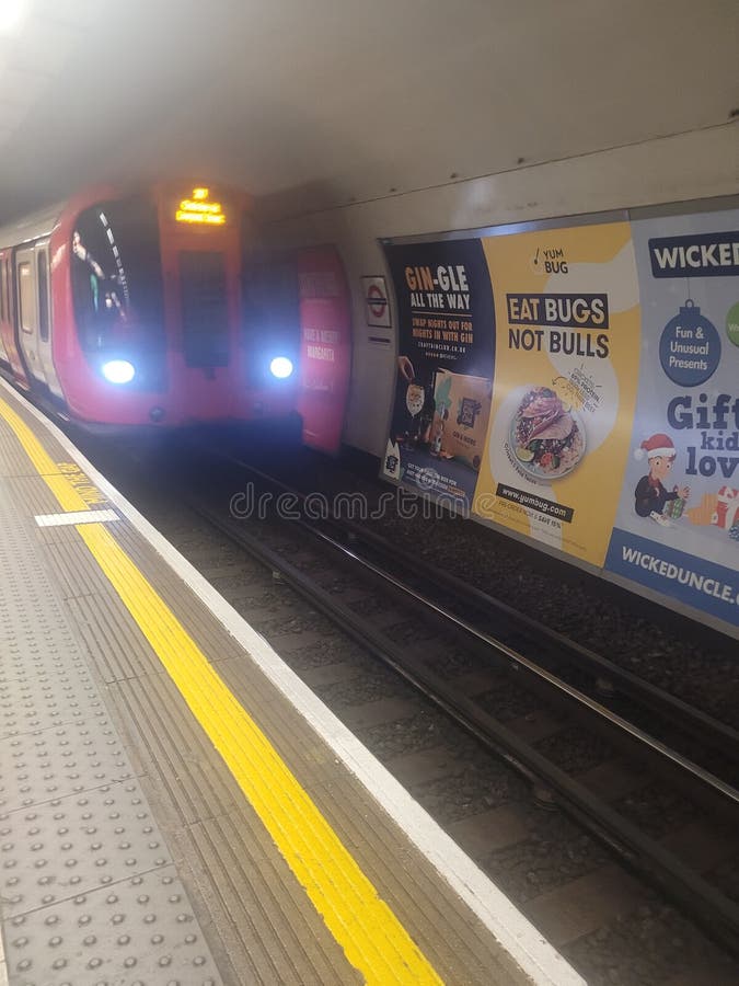 Tube train london editorial photo. Image of light, train - 236221891