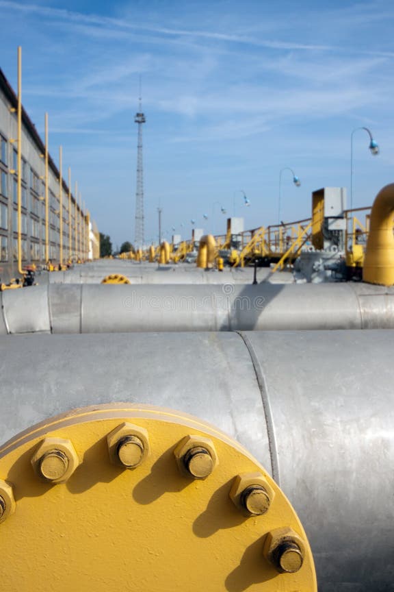 Tubi di gas fotografia stock. Immagine di pressione, industria - 11264628