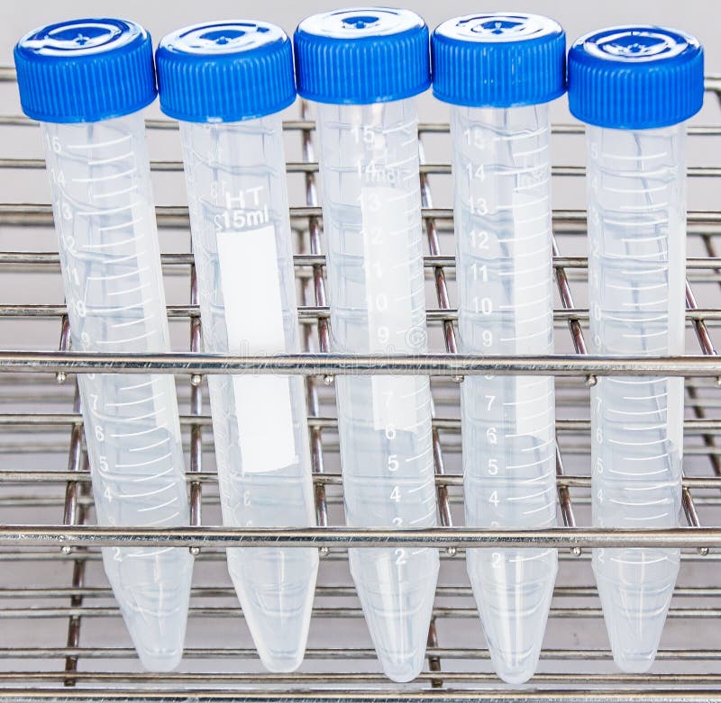 Il Tubo Centrifugo E La Macchina Della Centrifuga in Laboratorio ...