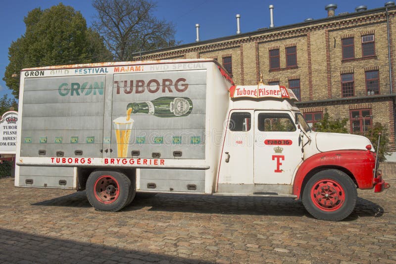Tuborg retro bil redaktionell foto. Bild av automatisk - 28238335