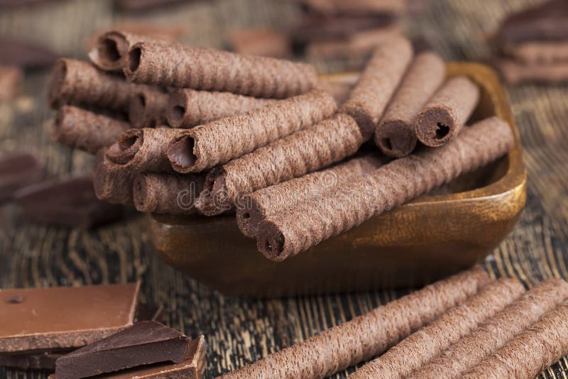 Tubos De Chocolate Rellenos De Chocolate Imagen de archivo - Imagen de ...