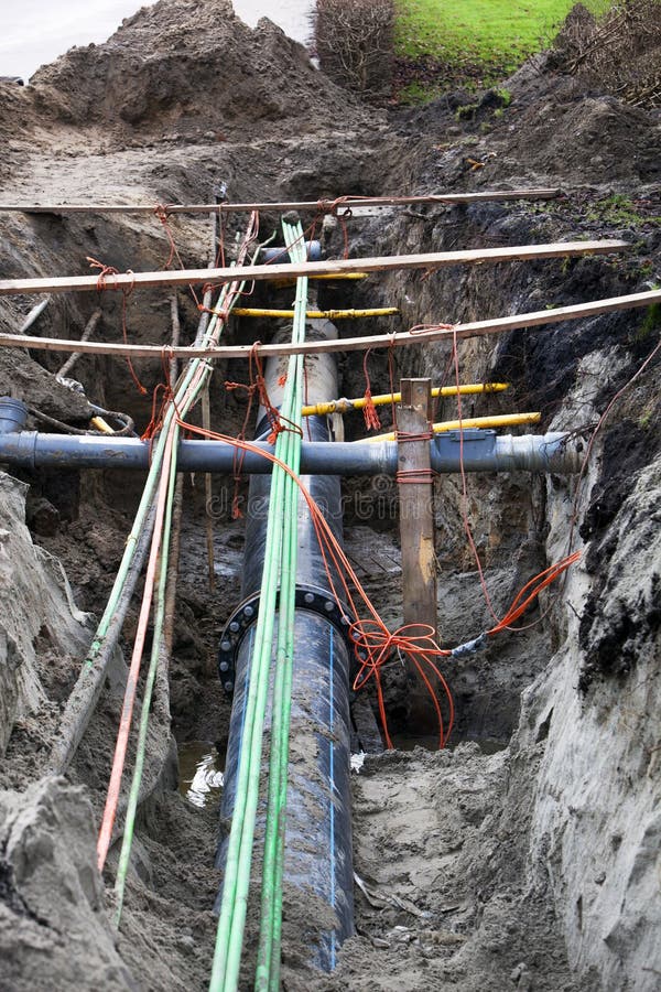 118 Cables Subterráneos Fotos - Libres de Derechos y Gratuitas de ...