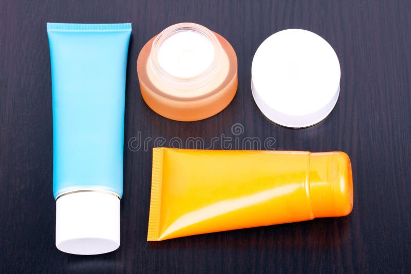 Tubos Y Rectángulo Con Crema Imagen de archivo - Imagen de sano ...