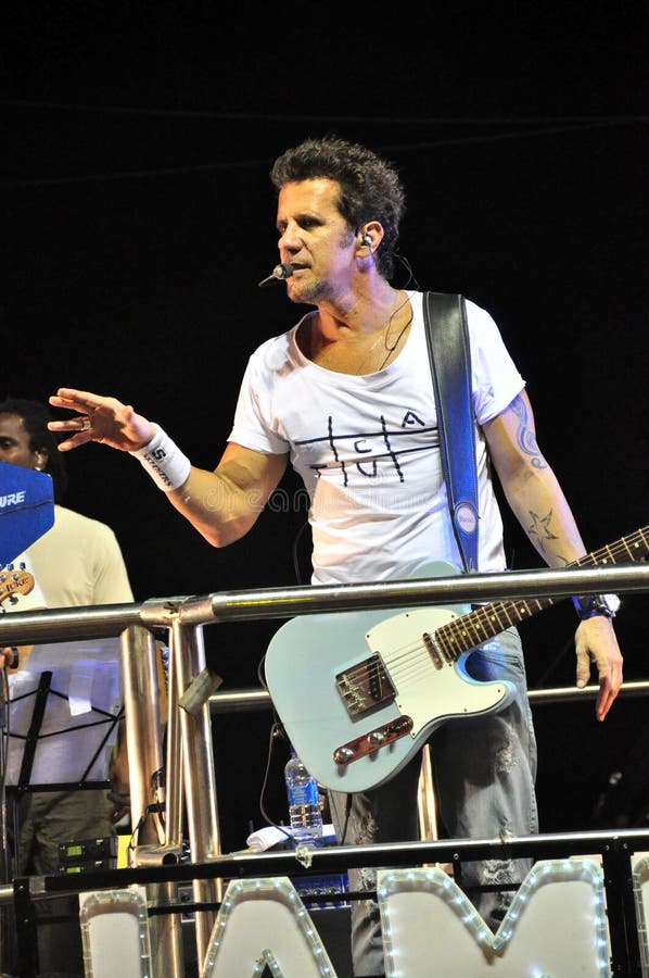 Tuca Fernandes editorial image. Image of street, barra - 18804570