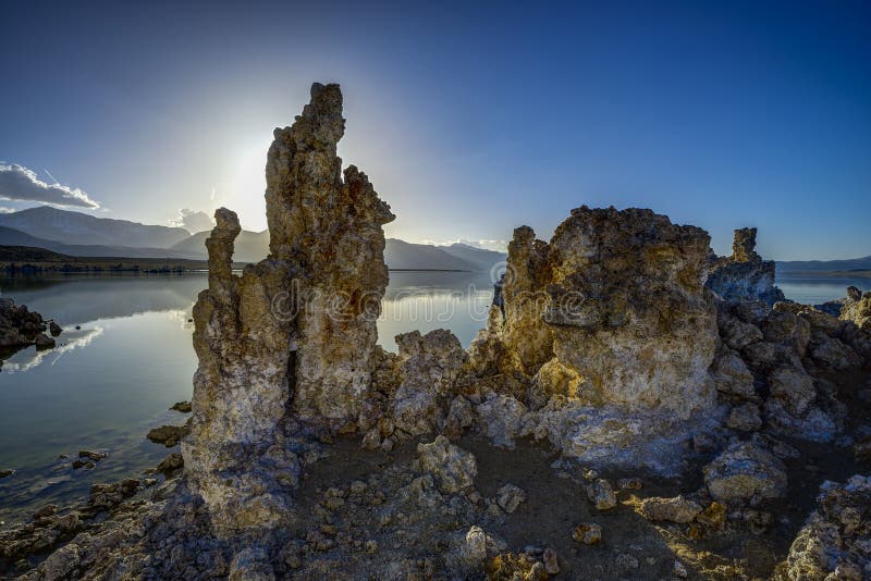 Tufa, monomeer, CA stock foto. Image of vorming, meer - 31610516