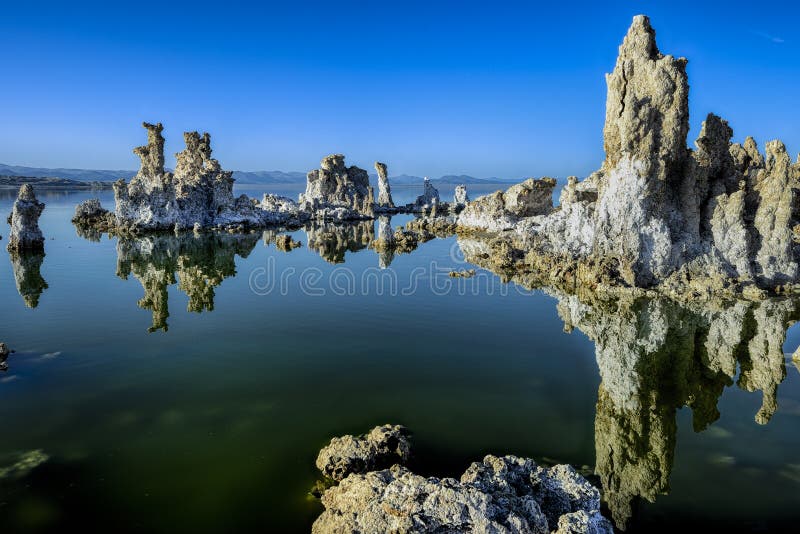 Tufa, monomeer, CA stock foto. Image of vorming, meer - 31610516