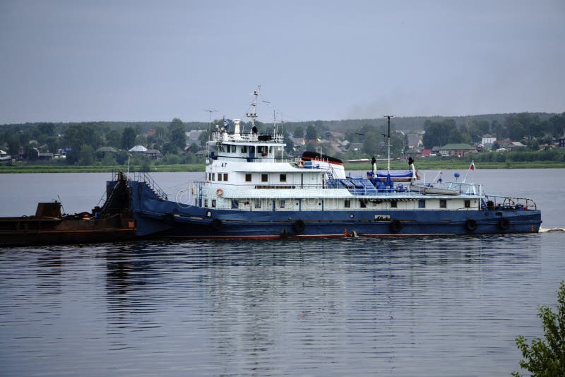 Tugboat Pushing A Heavy Barge Stock Photo - Image of haul, boat: 19884966