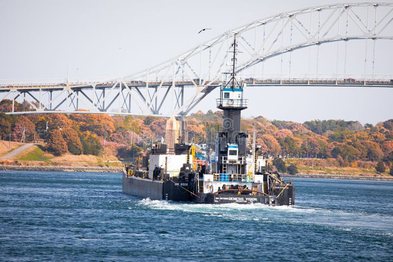 Tugboat with Fuel Barge in Cape Cod Canal Editorial Stock Image - Image ...