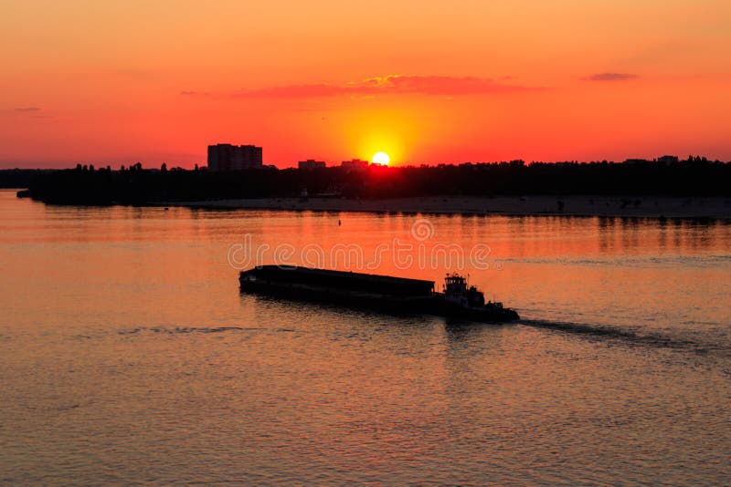 Tugboat Pushing Heavy Long Barge on the River Dnieper at Sunset Stock ...