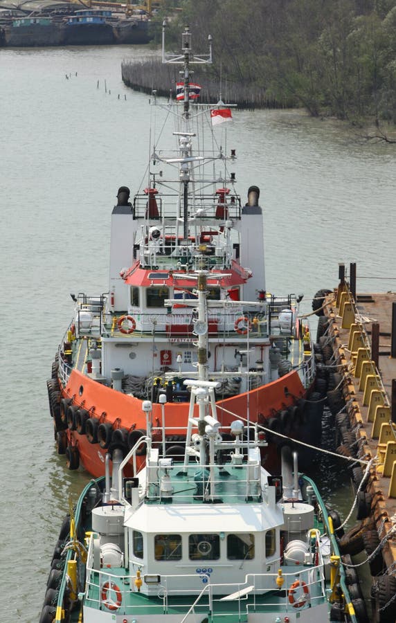 Tugboat Pushing A Heavy Barge Stock Photo - Image of haul, boat: 19884966