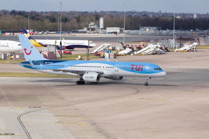 Tui Airways Boeing 757-200 foto de archivo editorial. Imagen de hotel ...