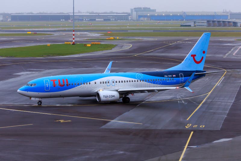 TUI Boeing 737-800 photographie éditorial. Image du cordon - 107037717