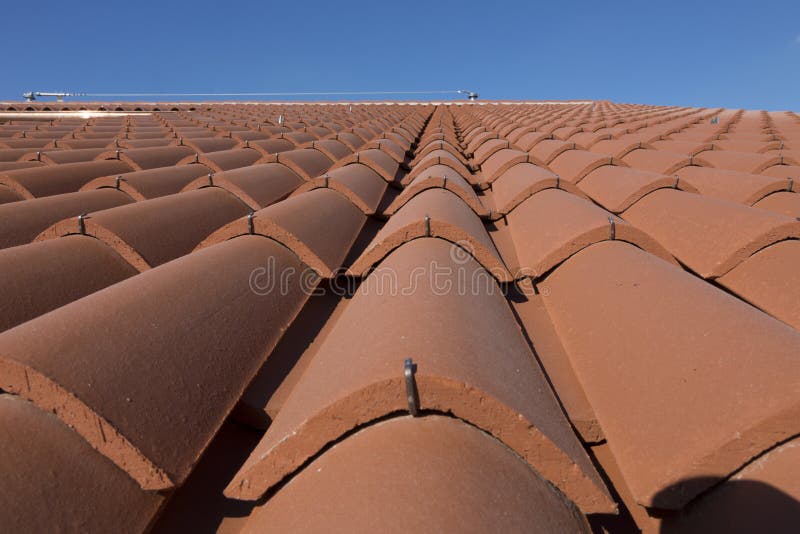 Tuiles De Toit D'argile Dans La Maison Image stock - Image du tuiles ...