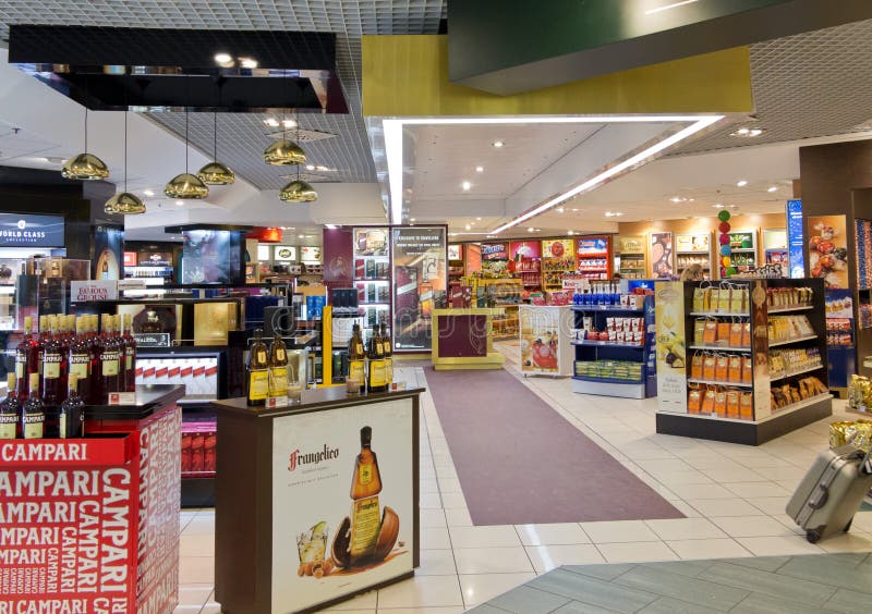 Tullfritt shoppa redaktionell bild. Bild av whisky, rabatter - 36078706