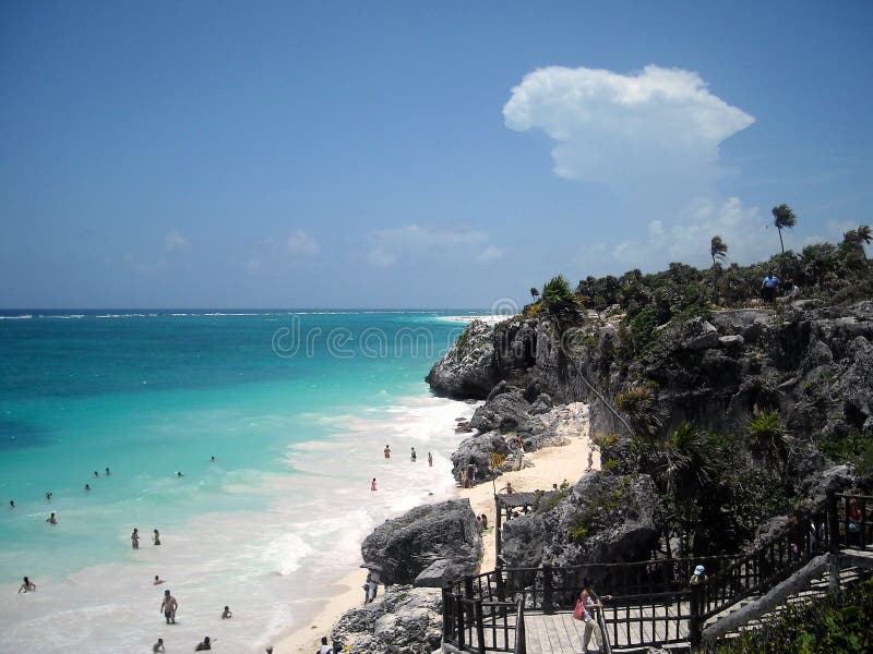 Tulum foto editorial. Imagen de colores, vista, cielo - 102041771