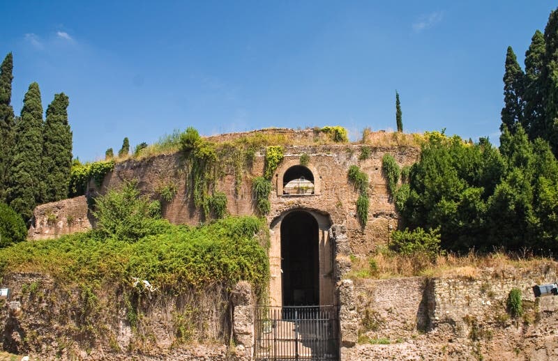 224 Tumba Romana Antigua Fotos - Libres de Derechos y Gratuitas de ...