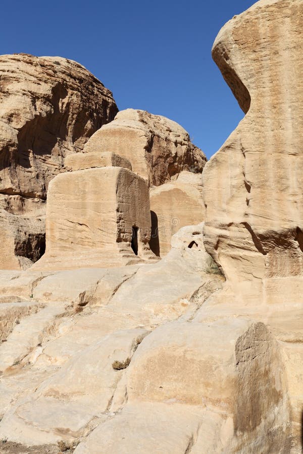 Tumbas Del Corte De La Roca En El Petra Foto de archivo - Imagen de ...