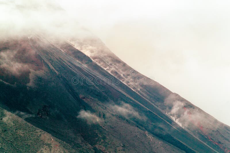 Tungurahua Volcano Ne foto de archivo. Imagen de caliente - 61378732