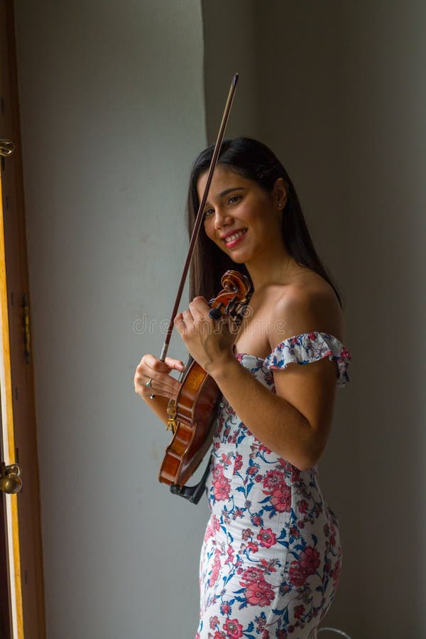 Tuning the violin stock photo. Image of fiddler, composer - 84298906