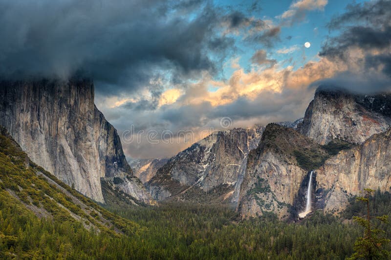 Sunset at the Tunnel View. Yosemite, Ca Stock Photo - Image of northern ...