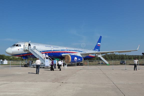 Tupolev Tu-214 editorial photo. Image of visitors, business - 22091996