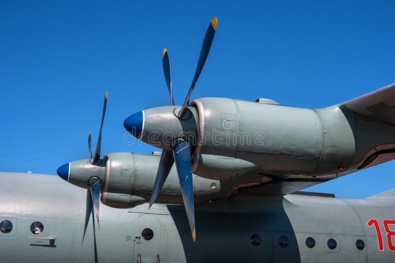 Turbo-Prop Mit Propeller Nahaufnahme Stockfoto - Bild von militärisch ...