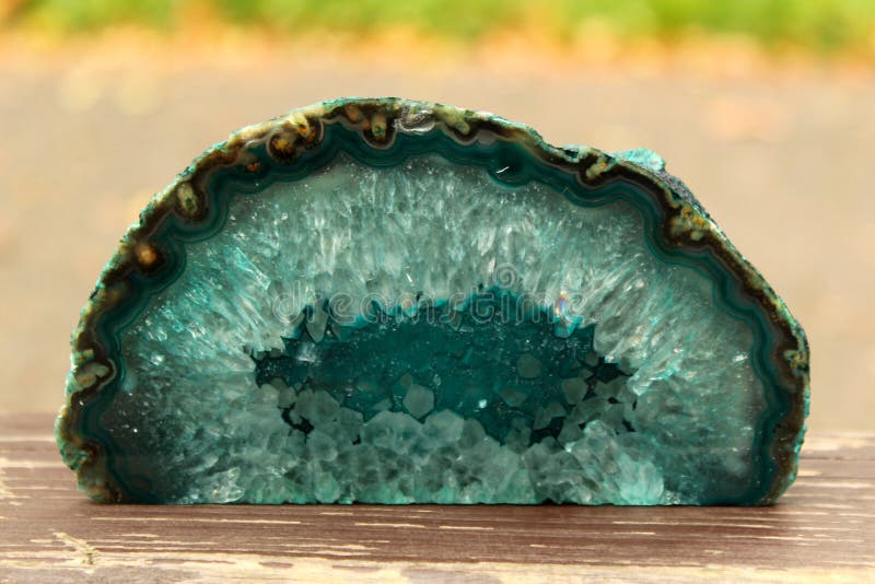 Turchese E Emerald Mineral Stone Cut Fotografia Stock - Immagine di ...