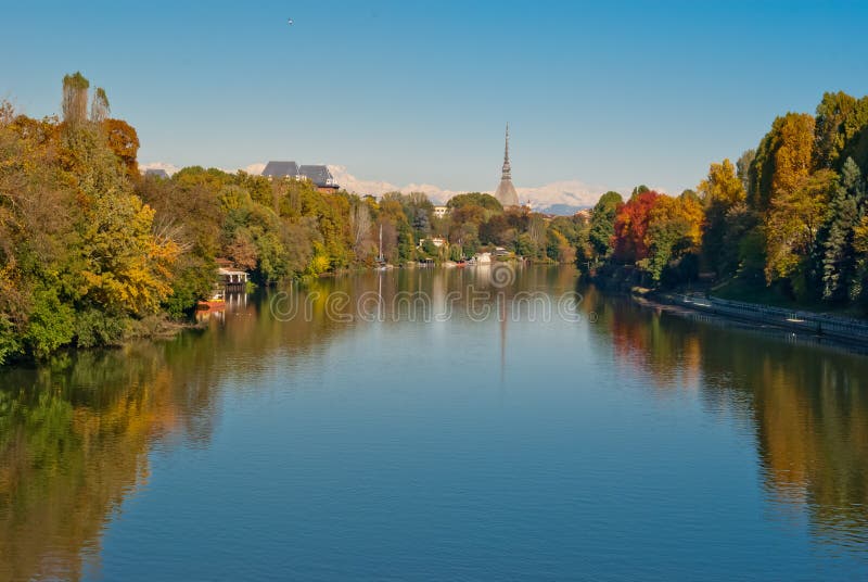 Turijn (Turijn), Panorama Met Po Rivier Stock Foto - Image of kasteel ...