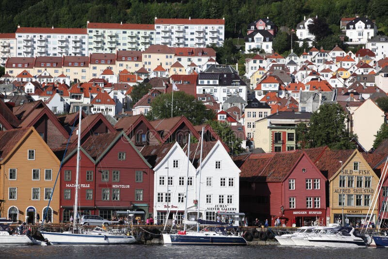 Turistas E Locals Em Bergen Foto de Stock Editorial - Imagem de casa ...