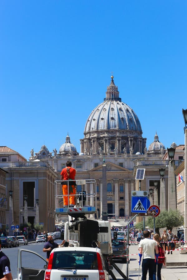 Turistas en Roma - Italia foto de archivo editorial. Imagen de coliseo ...