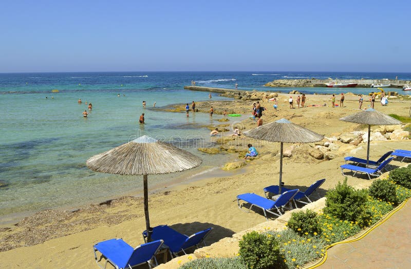 Paphos strand redaktionell foto. Bild av cyprus, rocks - 43935315