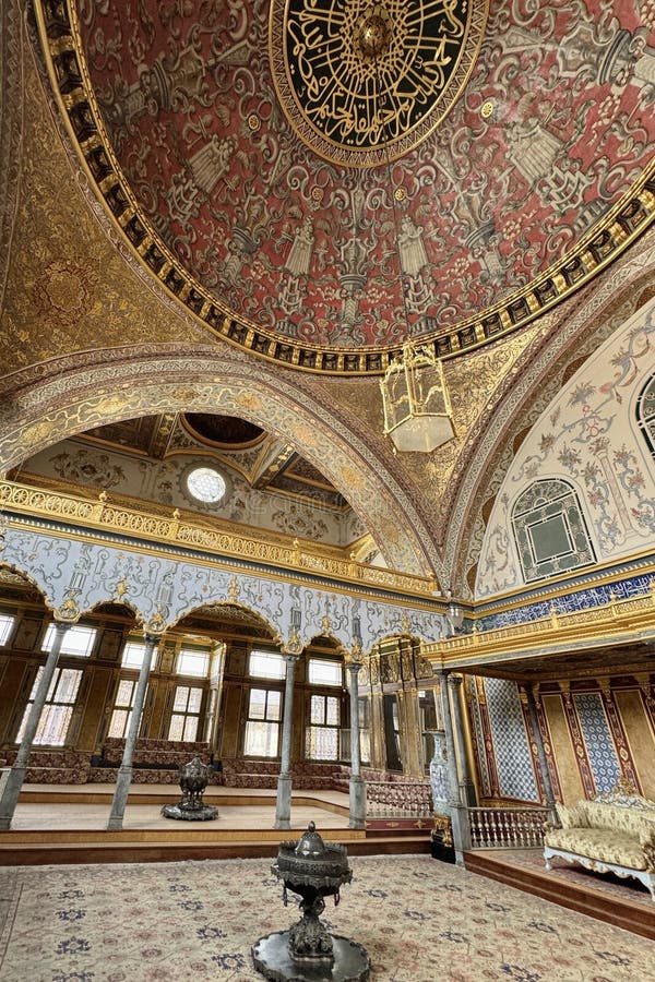 Beautiful Imperial Hall in Harem of Topkapi Palace in Istanbul, Turkey ...