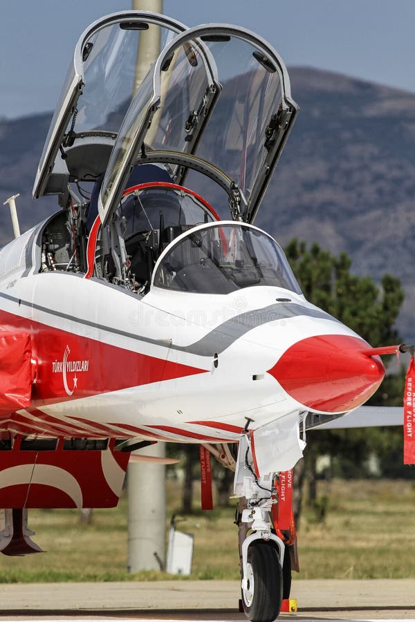 Turkish Air Force Turkish Stars F5 Editorial Image - Image of stars ...