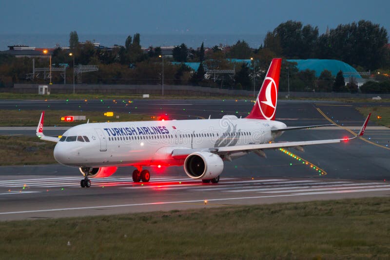 Turkish Airlines Airbus A321 NEO Editorial Stock Image - Image of ...