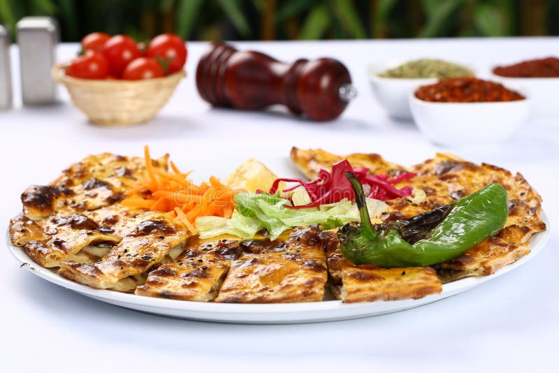 Blandad turkisk kebab arkivfoto. Bild av chili, asiatisk - 96439474