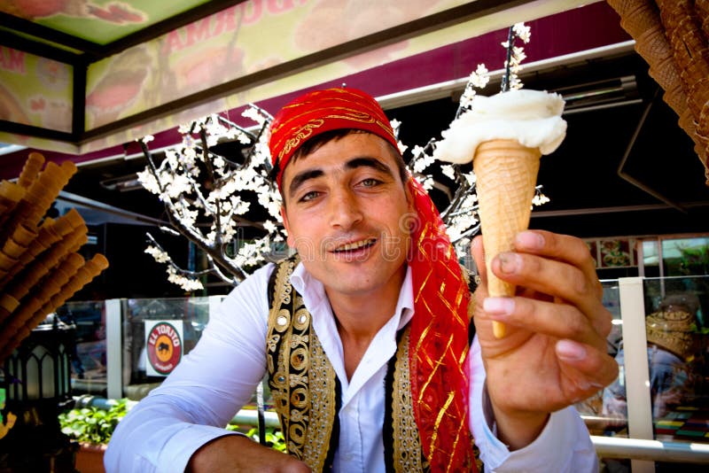 Man I Traditionell Turkisk Hatt Arkivfoto - Bild av lock, manlig: 31457424