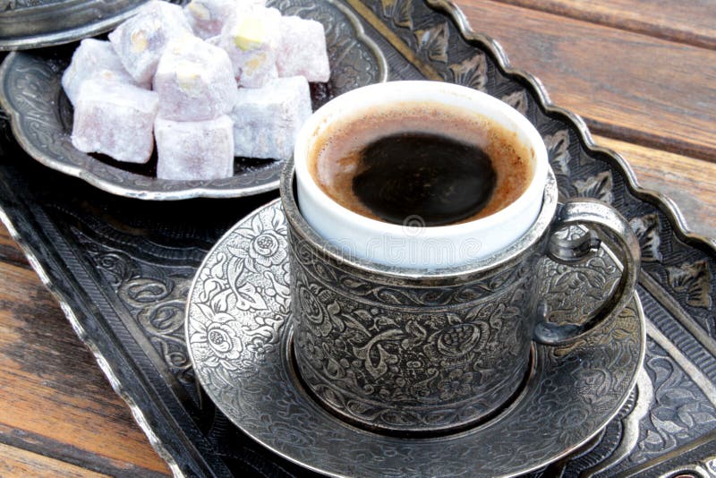 Turkiskt Kaffe Och Turkisk Delight Med Traditionell Kopp Och Bricka ...
