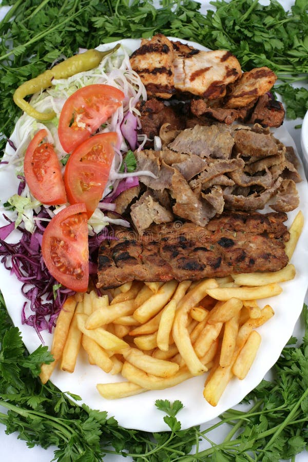 Turkse Mengeling Kebab En Salade Stock Afbeelding - Image of turks ...