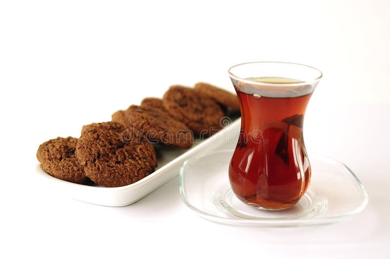 Turkse Thee in Traditioneel Glas Met Koekje Stock Afbeelding - Image of ...