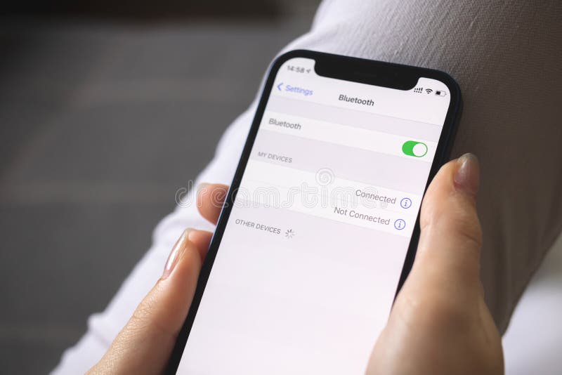 Turning on the Bluetooth Settings on Mobile Phone, Setting Screen Close ...