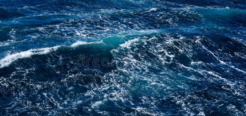 Turquesa E ?gua Azul Do Oceano Com Bolhas E Ondas Como Um Fundo Da ...