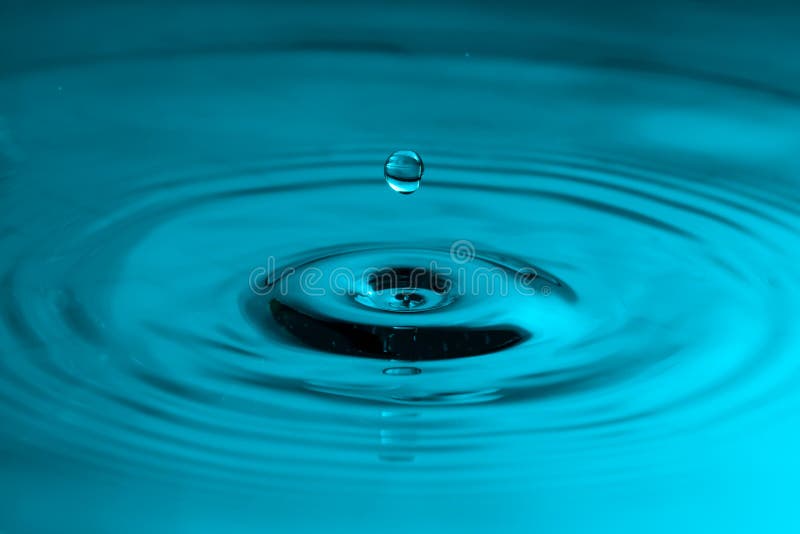 Perfect Water Drop Splashing into Smooth Water Causing Ripples Stock ...