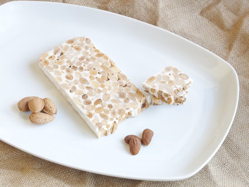 Turron, Dessert Espagnol Traditionnel Photo stock - Image du biscuit ...